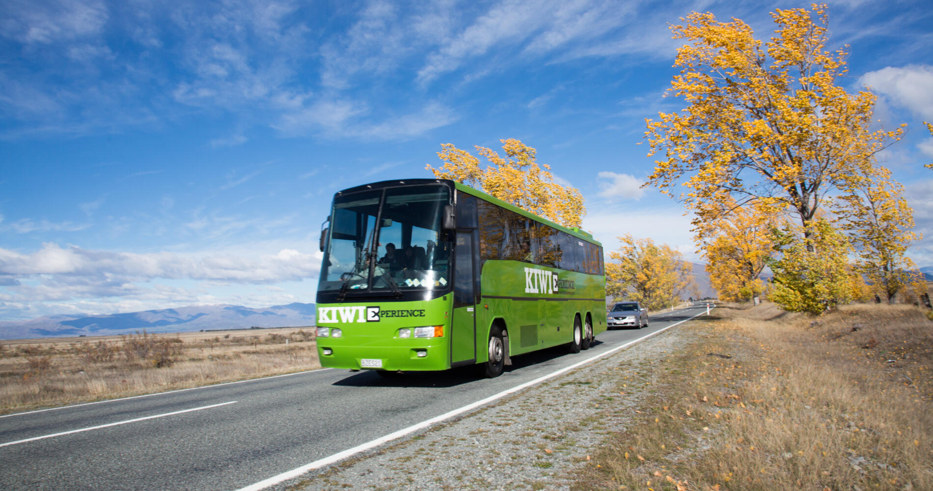 Hop-on hop-off buses – coach travel | Tourism New Zealand