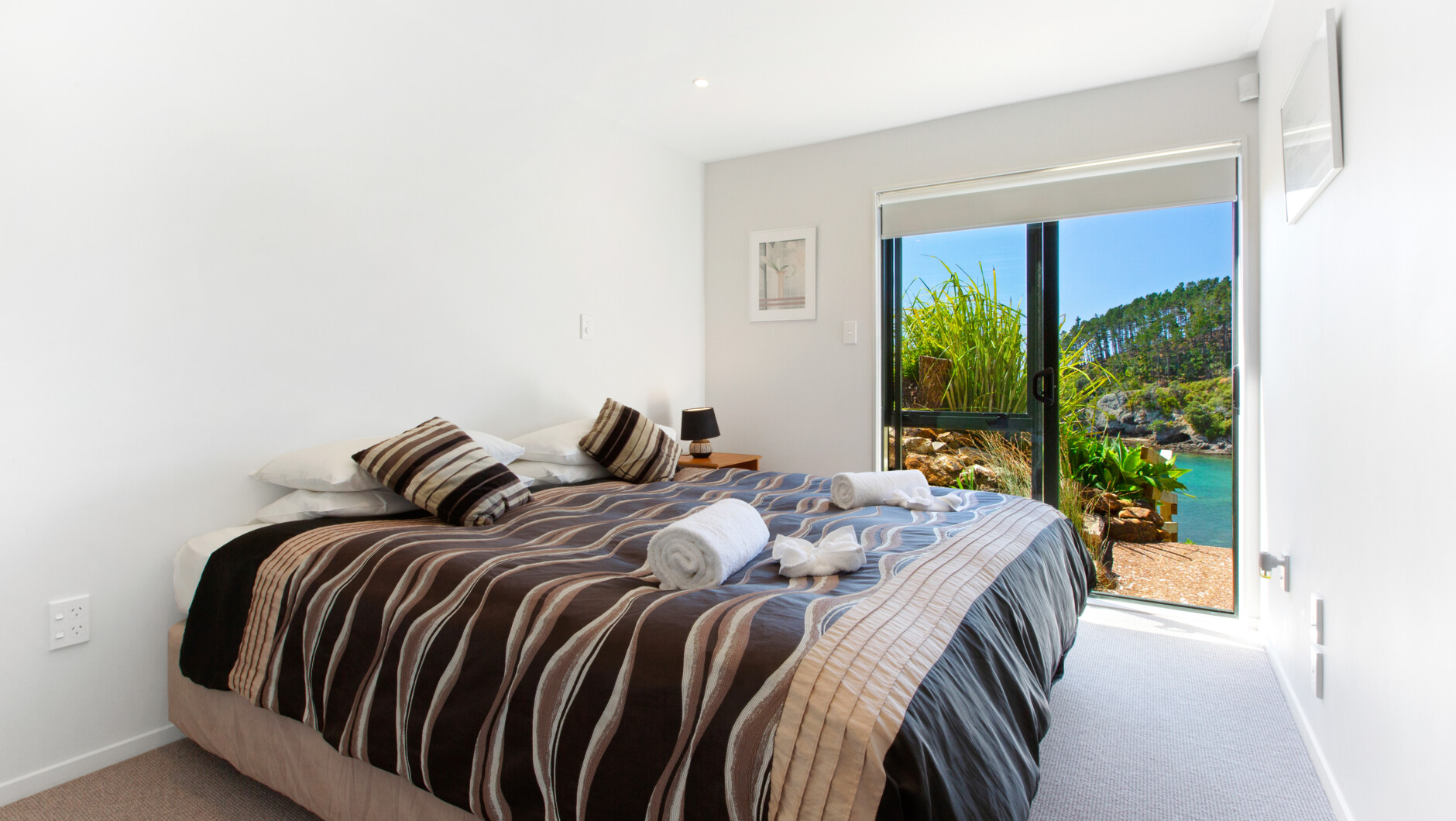Beachfront Enclosure Bay | Accommodation in Auckland, New Zealand
