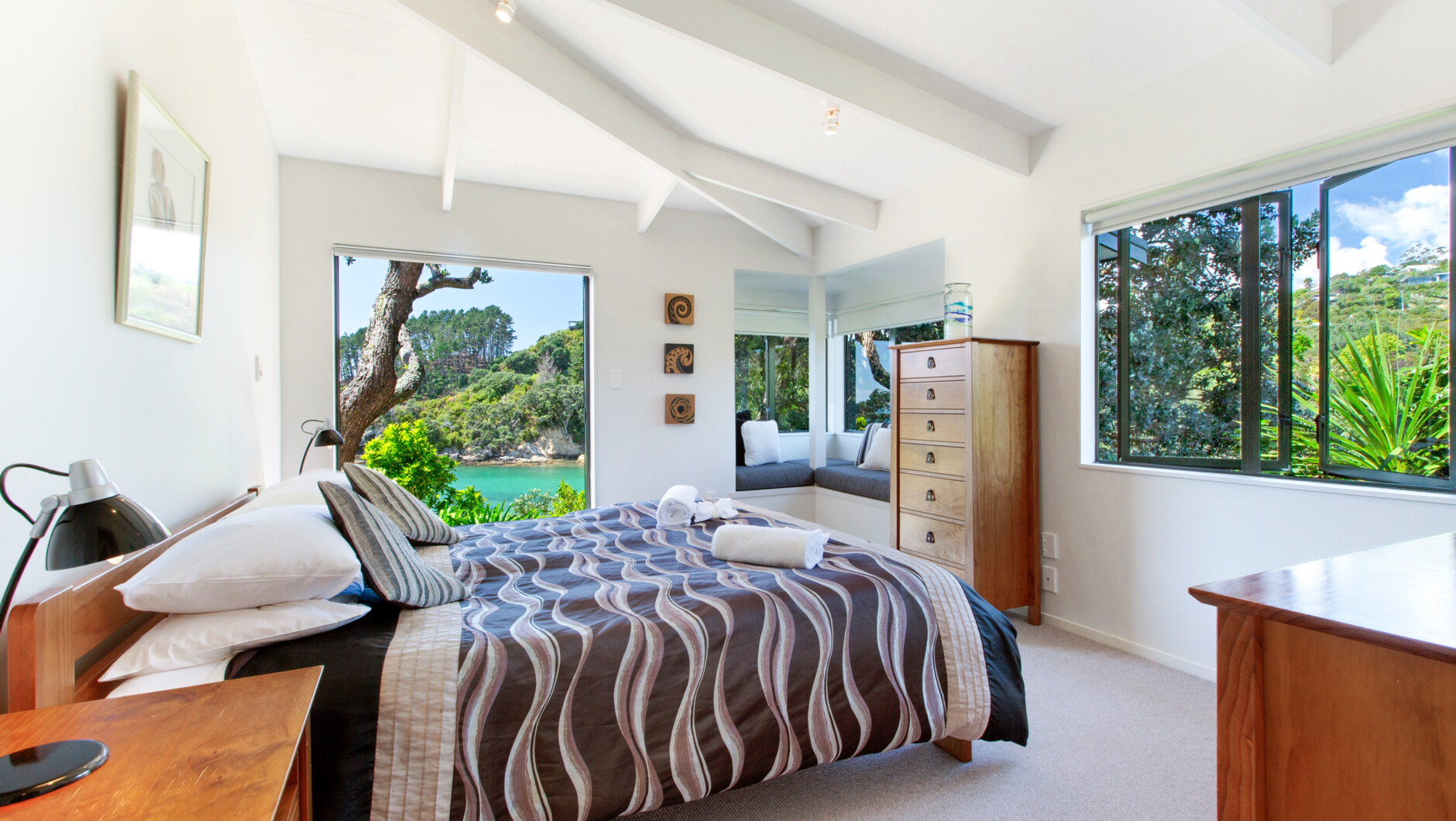 Beachfront Enclosure Bay | Accommodation in Auckland, New Zealand