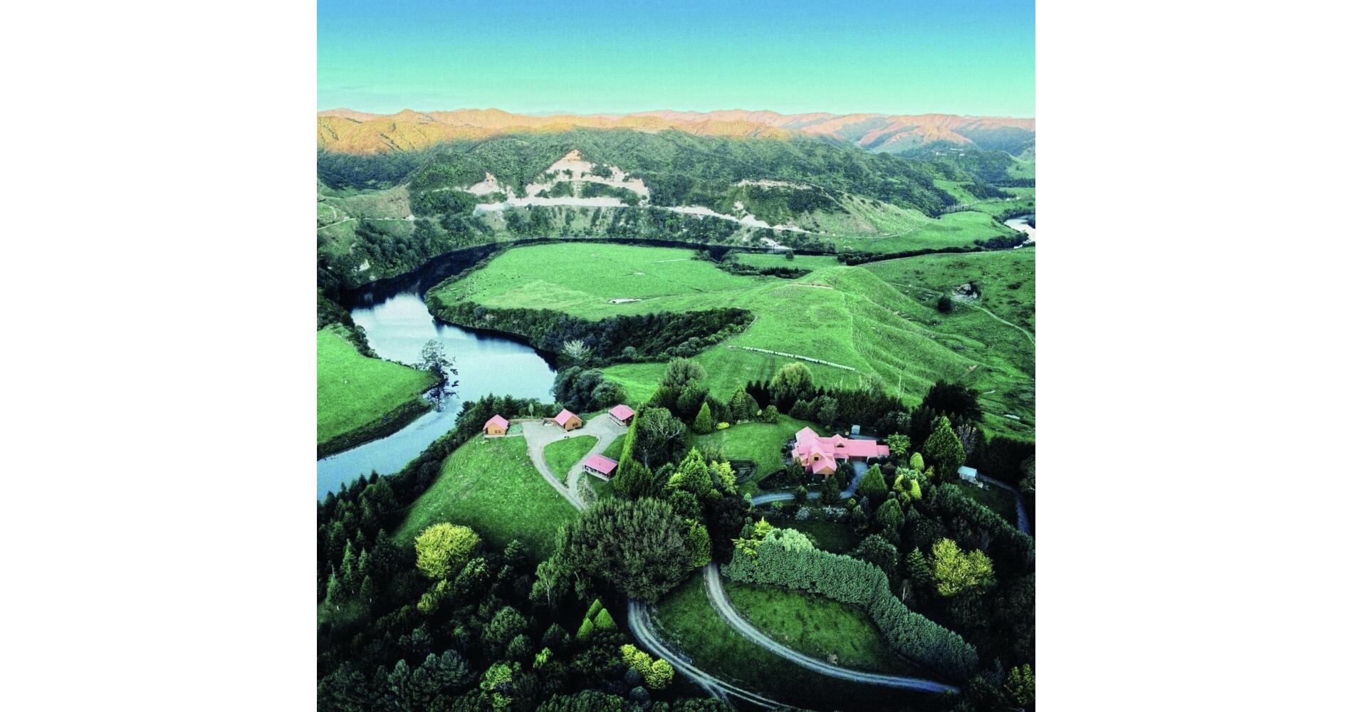 Ariari Lodge, Lake Rotorangi | Accommodation in Taranaki, New Zealand