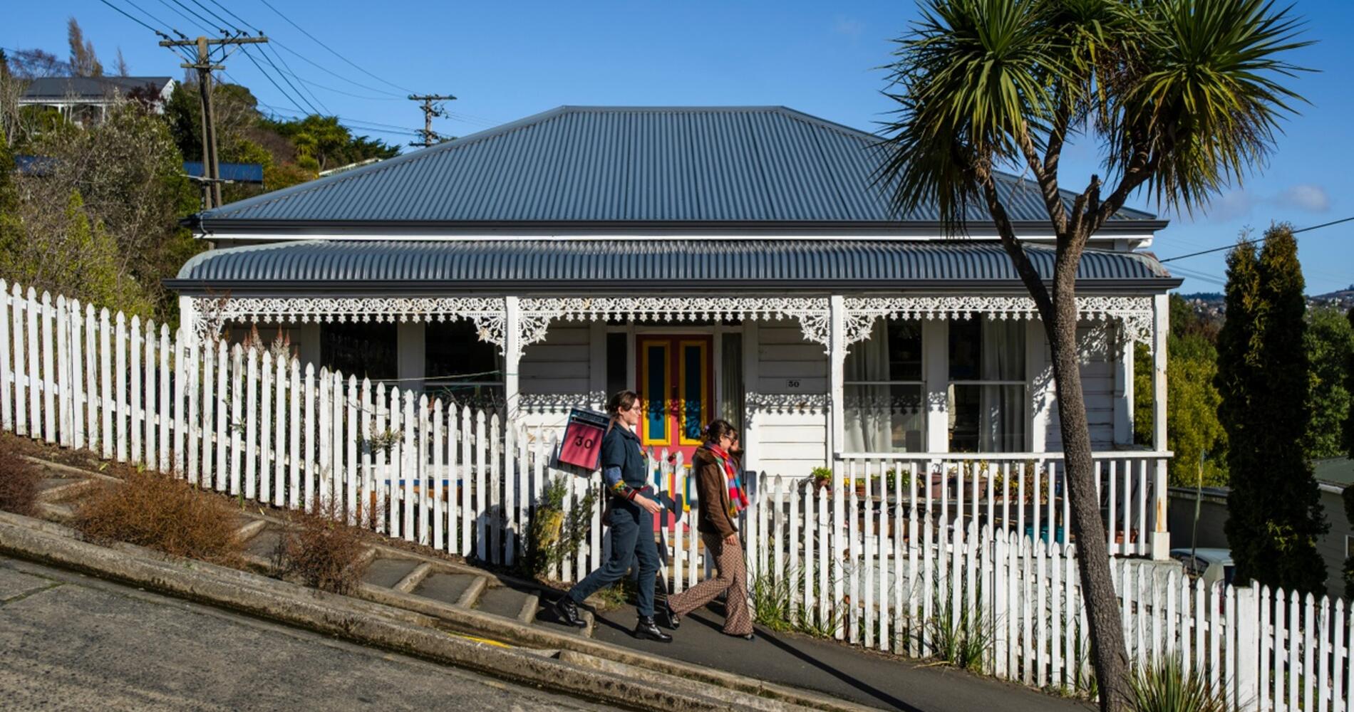 A Dunedin City Sights Tour with Horizon Tours | Activity in Dunedin ...