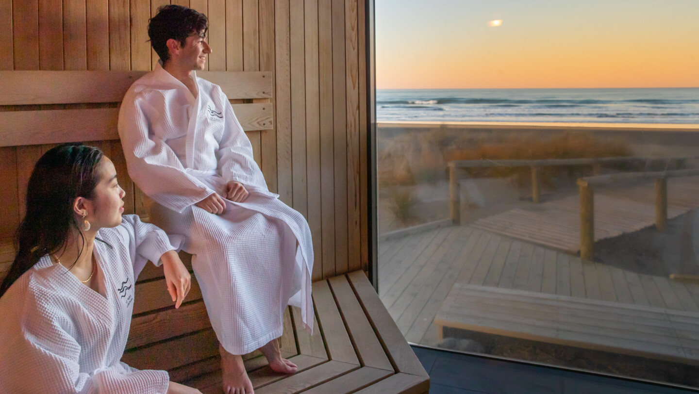 Summer nights at He Puna Taimoana, New Brighton Hot Pools by the sea ...