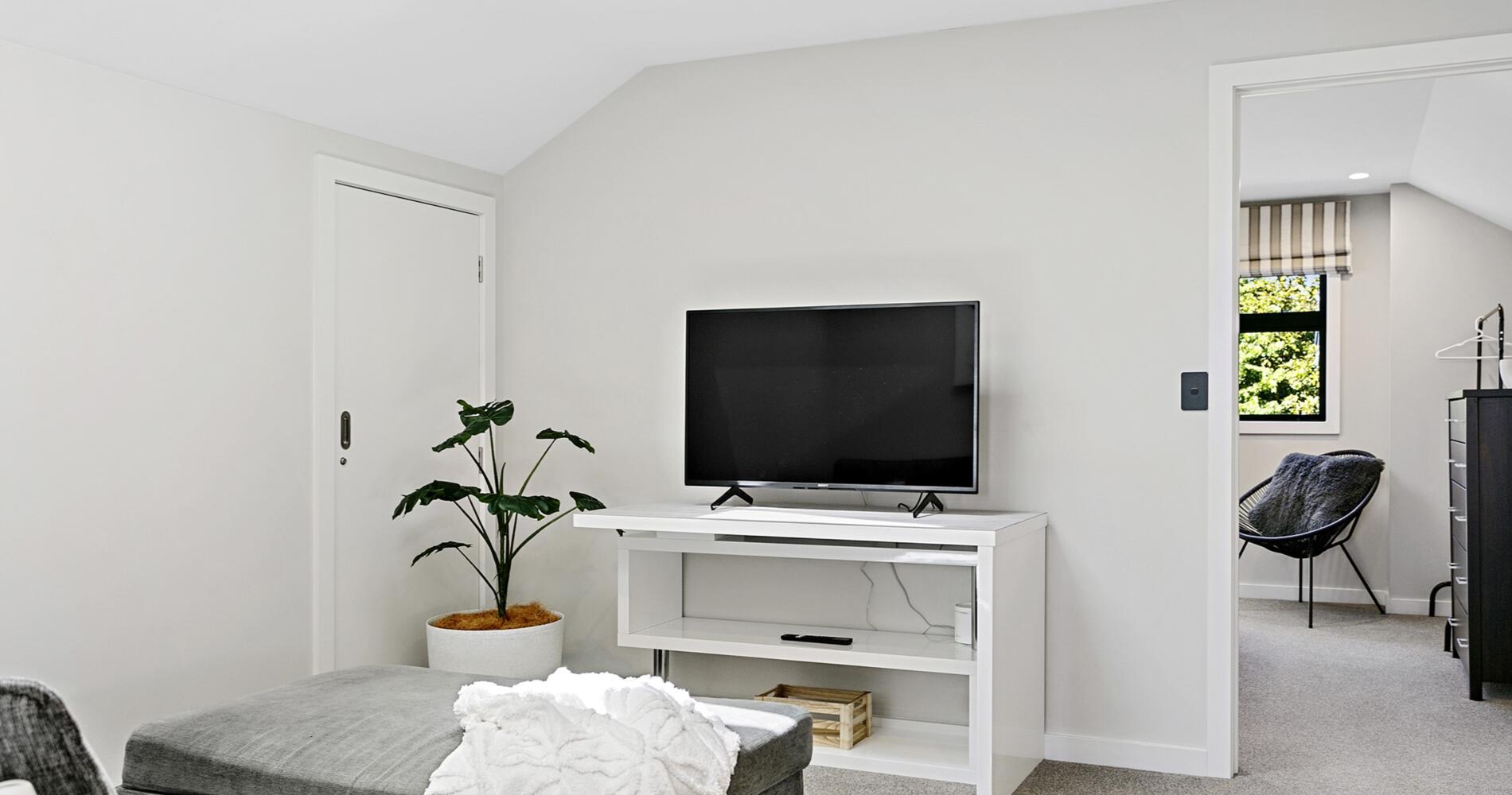 Taupo Loft Hideaway on Lomond (1 Bedroom) | Accommodation in Taupō, New ...