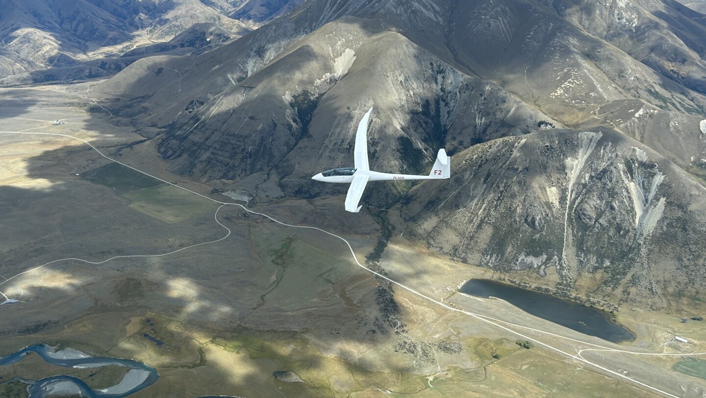 1 Hour Scenic Glider Flight from Omarama | Activity in Waitaki, New Zealand