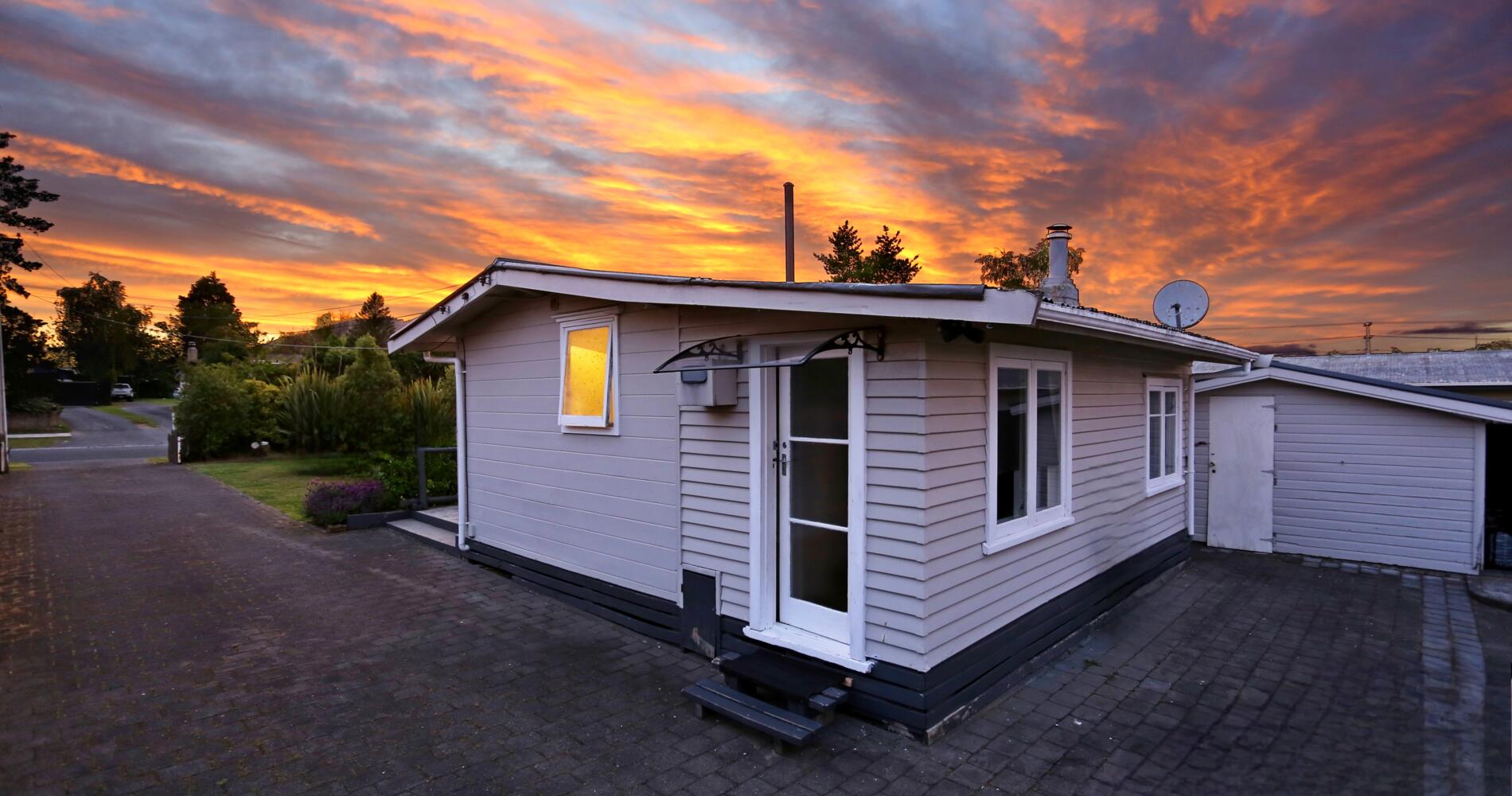 Cosy Lockwood in Town | Accommodation in Taupō, New Zealand