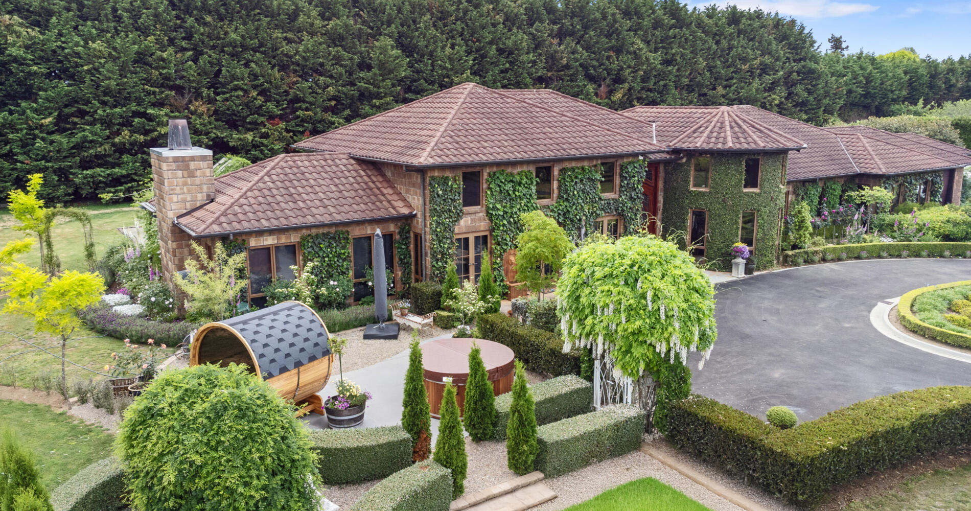 Le Château Moderne - Luxury Tamahere House | Accommodation in Waikato ...