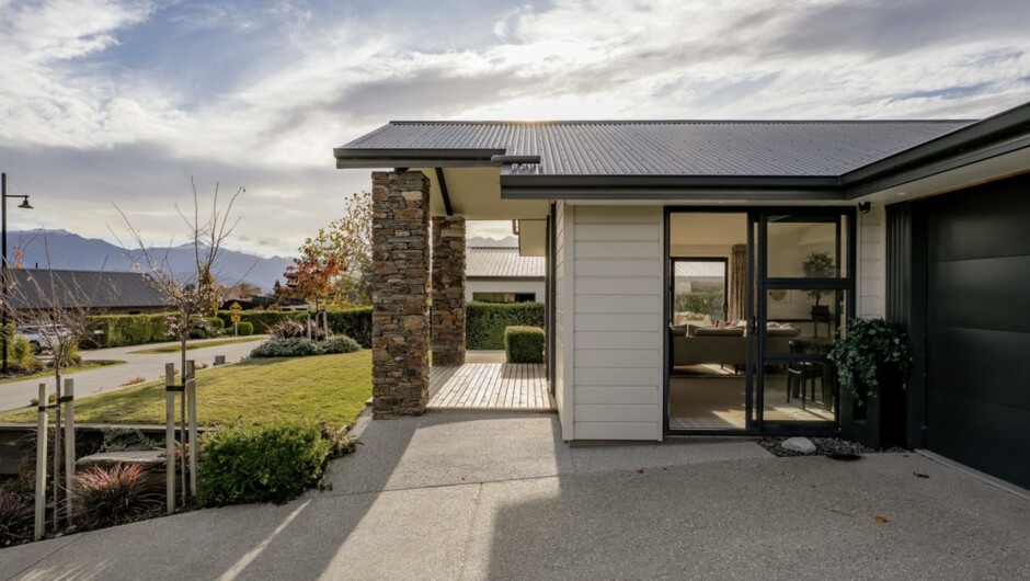 Mako Haven - Wānaka Mountain Outlook | Accommodation in Wānaka, New Zealand