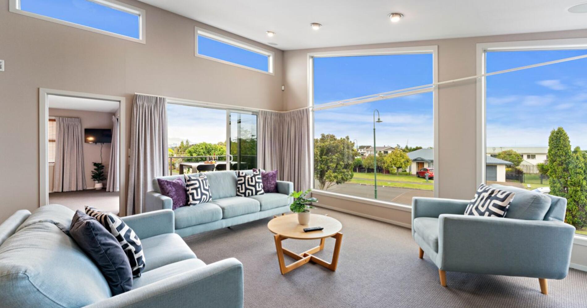 The Holiday Home Lake Taupō | Accommodation in Taupō, New Zealand