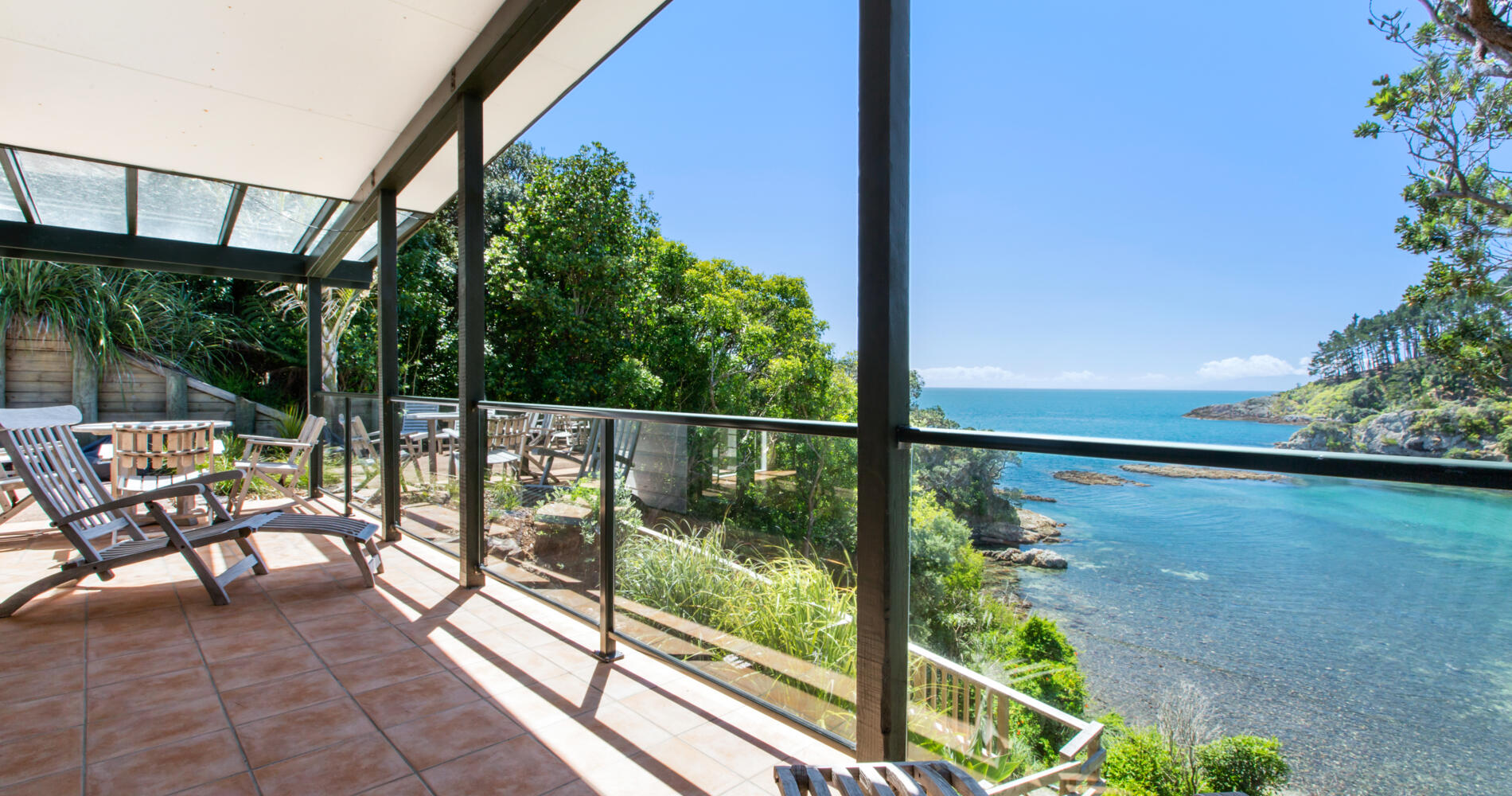 Beachfront Enclosure Bay | Accommodation in Auckland, New Zealand